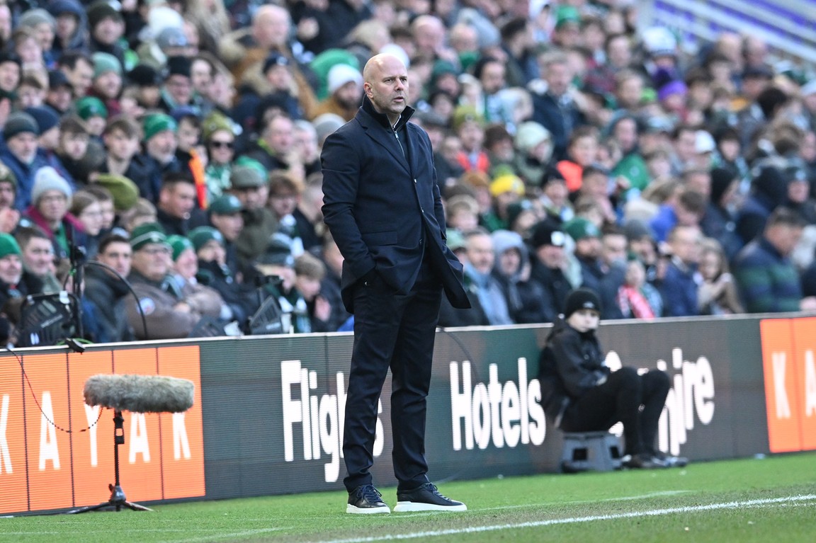 Groot tumult op Goodison: Slot, Hulshoff en twee spelers krijgen rood