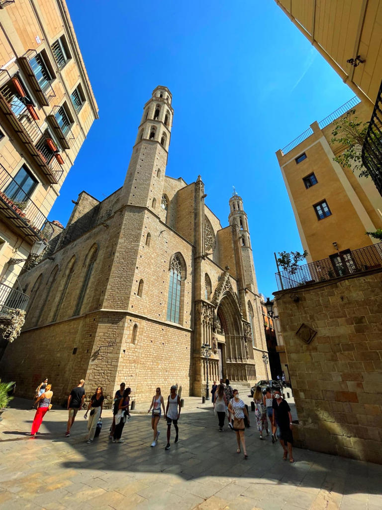 22 Famous Landmarks in Barcelona