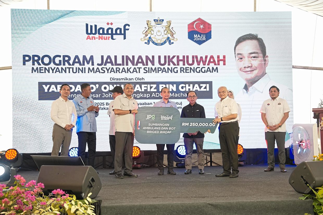 Support for Johor disaster relief efforts