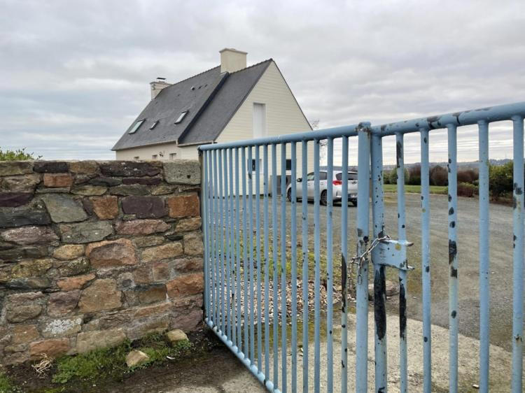 Femme retrouvée morte en Bretagne : son frère mis en examen pour meurtre Femme retrouvée morte en Bretagne : son frère mis en examen pour meurtre