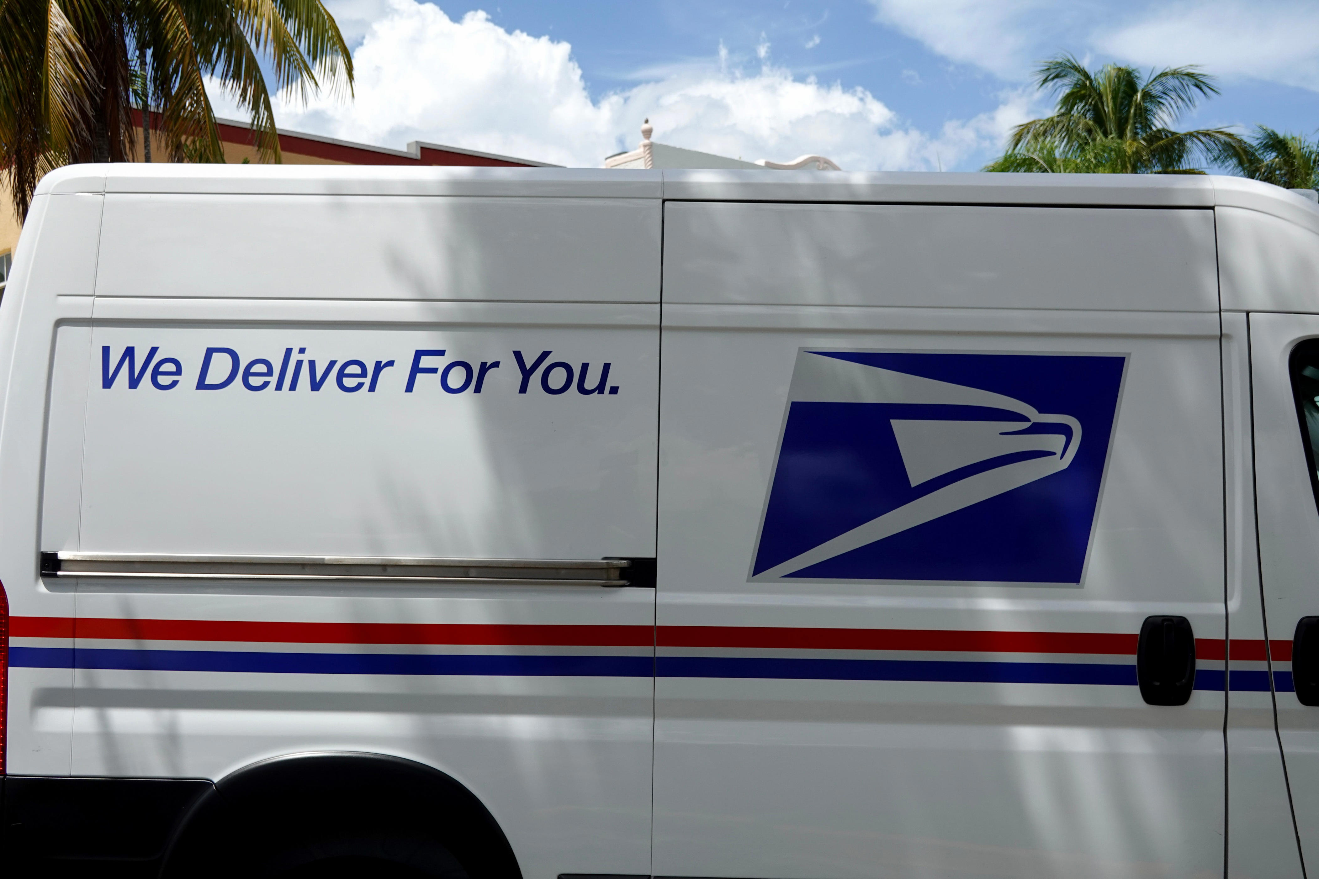 USPS supervisor admits to stealing over $284K in checks, collectible ...
