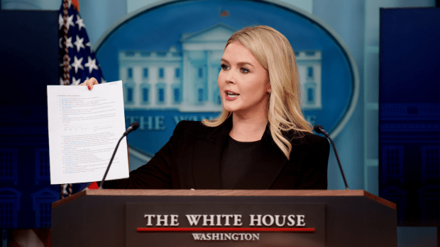 Trump White House Will Now Pick Which Press Pool Reporters Get to Ask ...