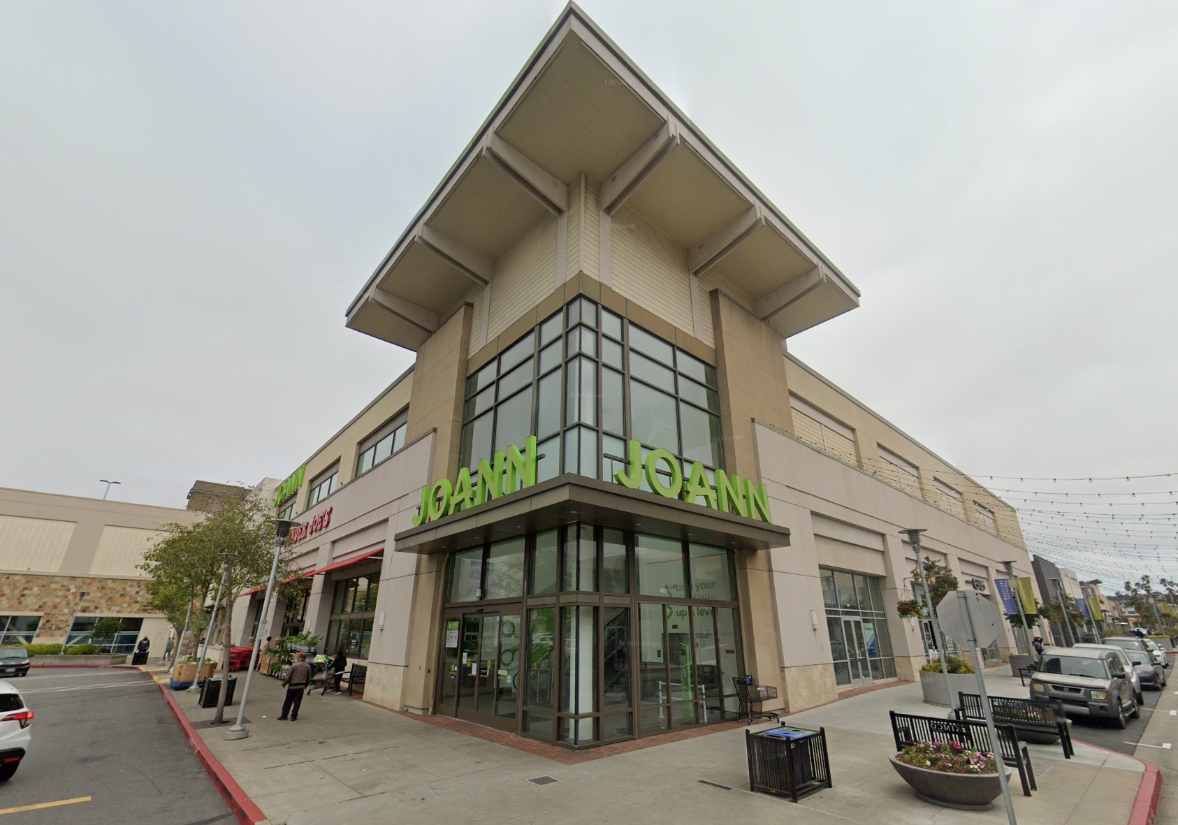 Bankrupt retailer to shut a dozen Bay Area stores among 500 total closures