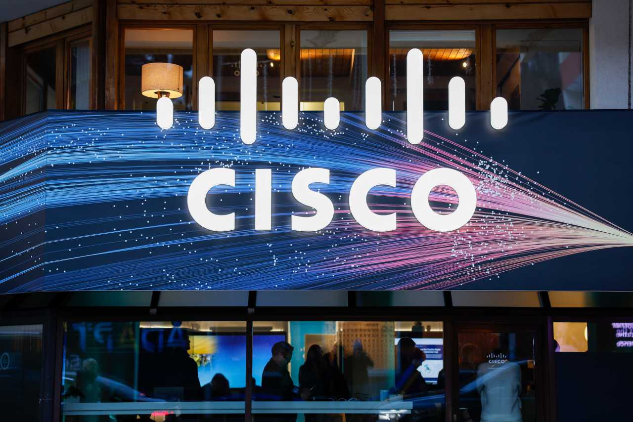 Cisco Stock Jumps on Solid Earnings. It’s Raising Its Dividend by a Penny.