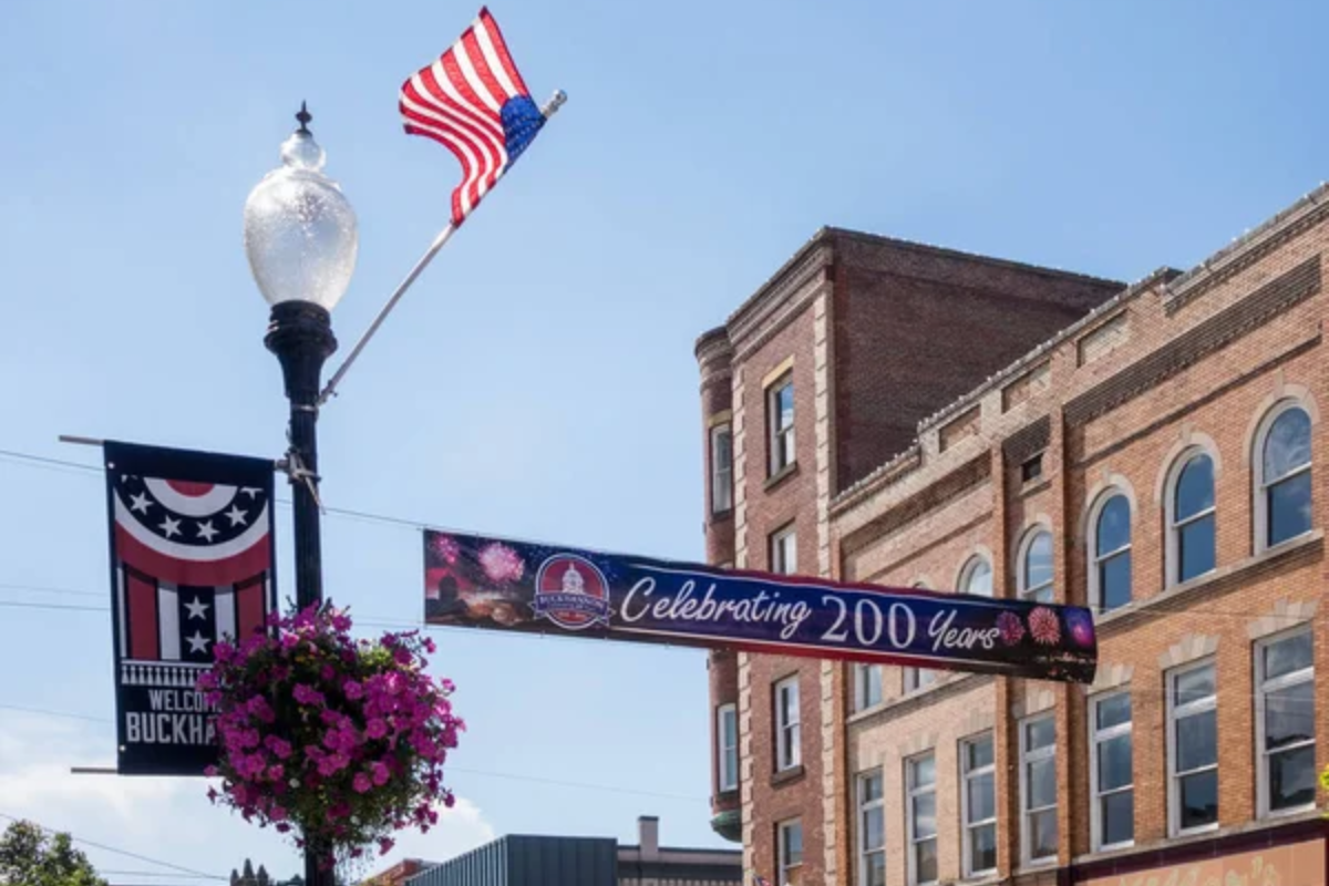 20 US towns that feel like they’re stuck in the 1960s (in the best way!)