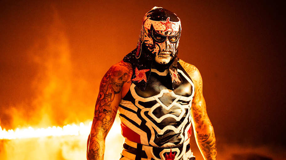 Penta Reveals WWE Sold A "Big Number" Of Masks Since His Debut