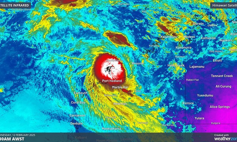 Major cyclone about to make landfall in Australia