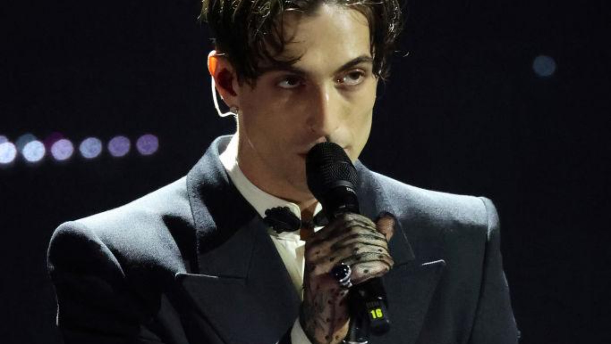 Damiano incanta ed emoziona l'Ariston. La foto dall'Ariston con la ...