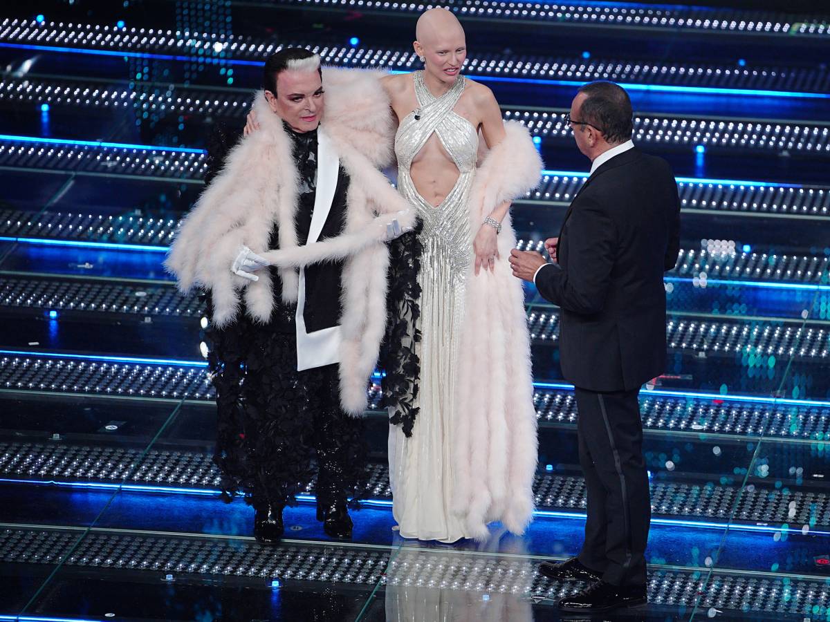 Bianca Balti mostra la cicatrice sul palco dell'Ariston. La top model ...