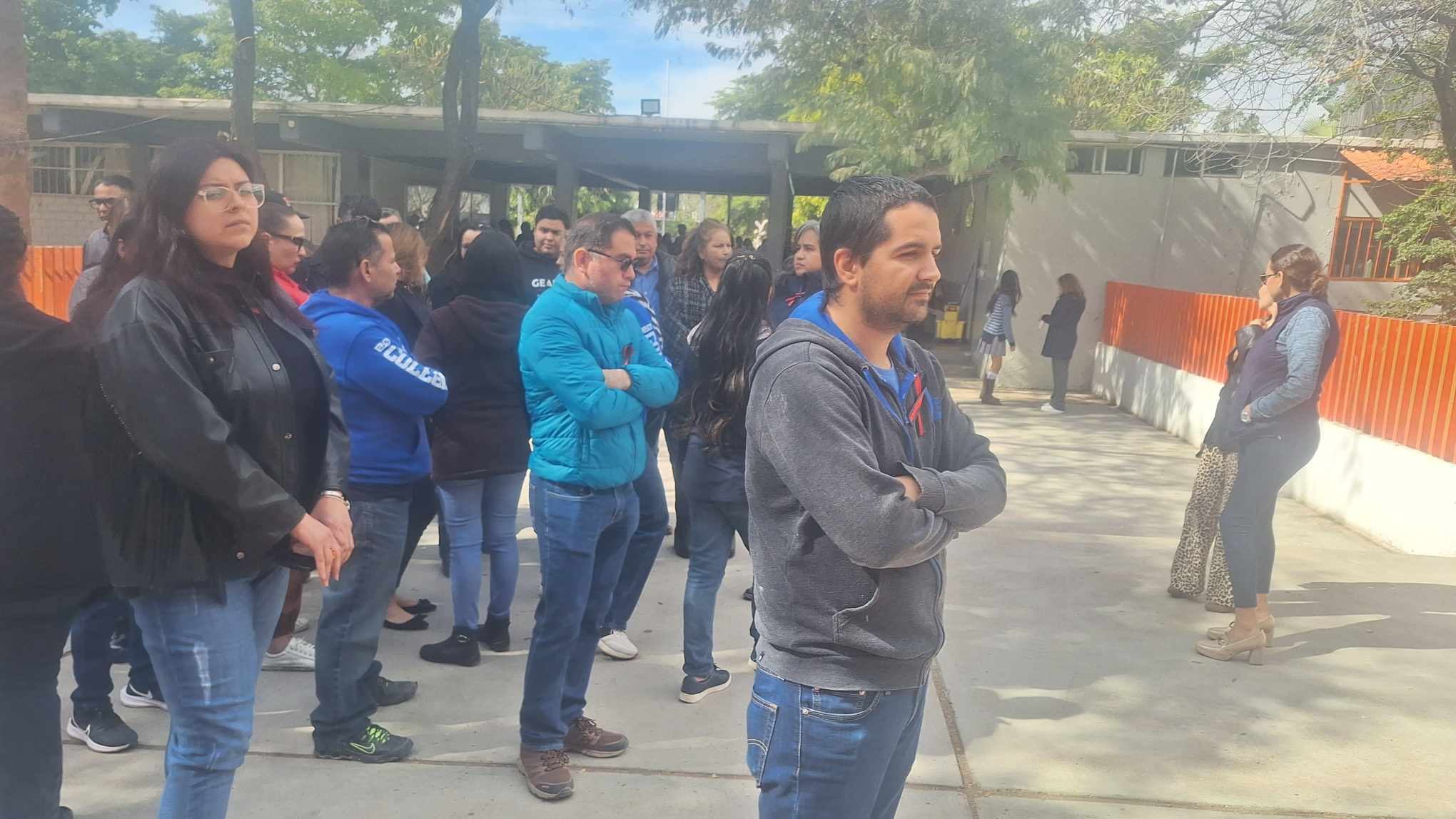 Maestros hacen paro de labores en Cobach Reforma; denuncian maltrato y ...