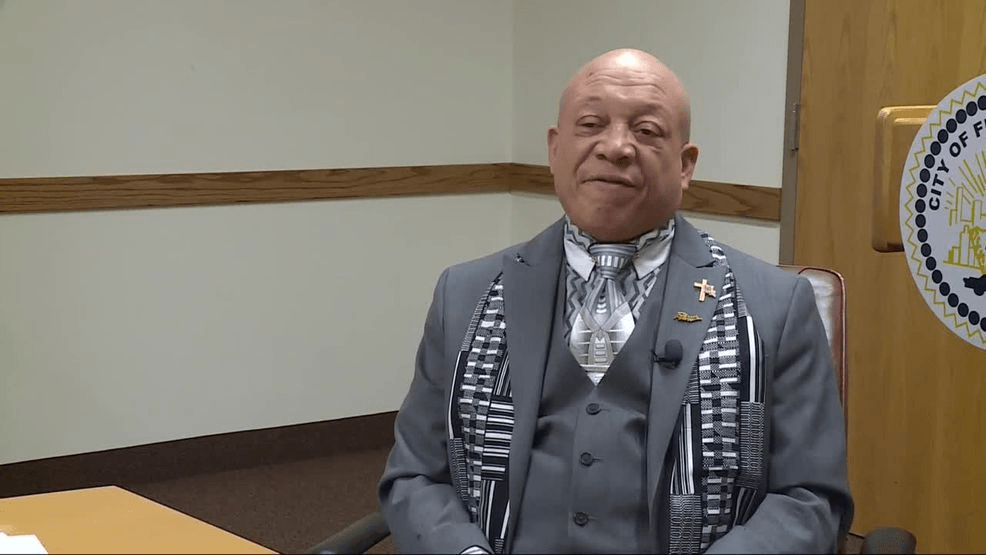 Neely calls for cars to make way for plows