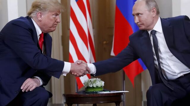 Σήμερα "μοιράζουν" την Ουκρανία: Μέσω τηλεφώνου Τραμπ και Πούτιν ...