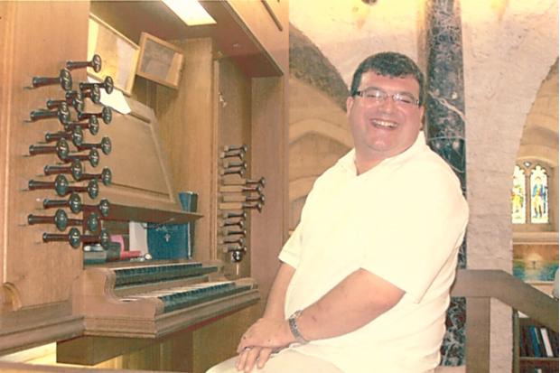 Man prepares to play organ for 12 hours straight