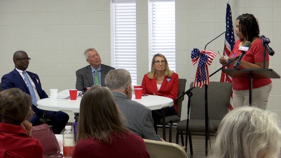 3 Mobile mayoral candidates answer residents’ questions at local forum