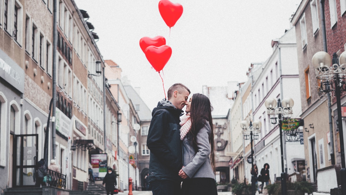 Happy Kiss Day 2025: Celebrate This Special Day By Sending These ...