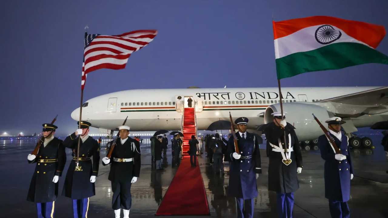NaMoste America: PM Modi receives 'warm welcome' in 'winter chill', to ...