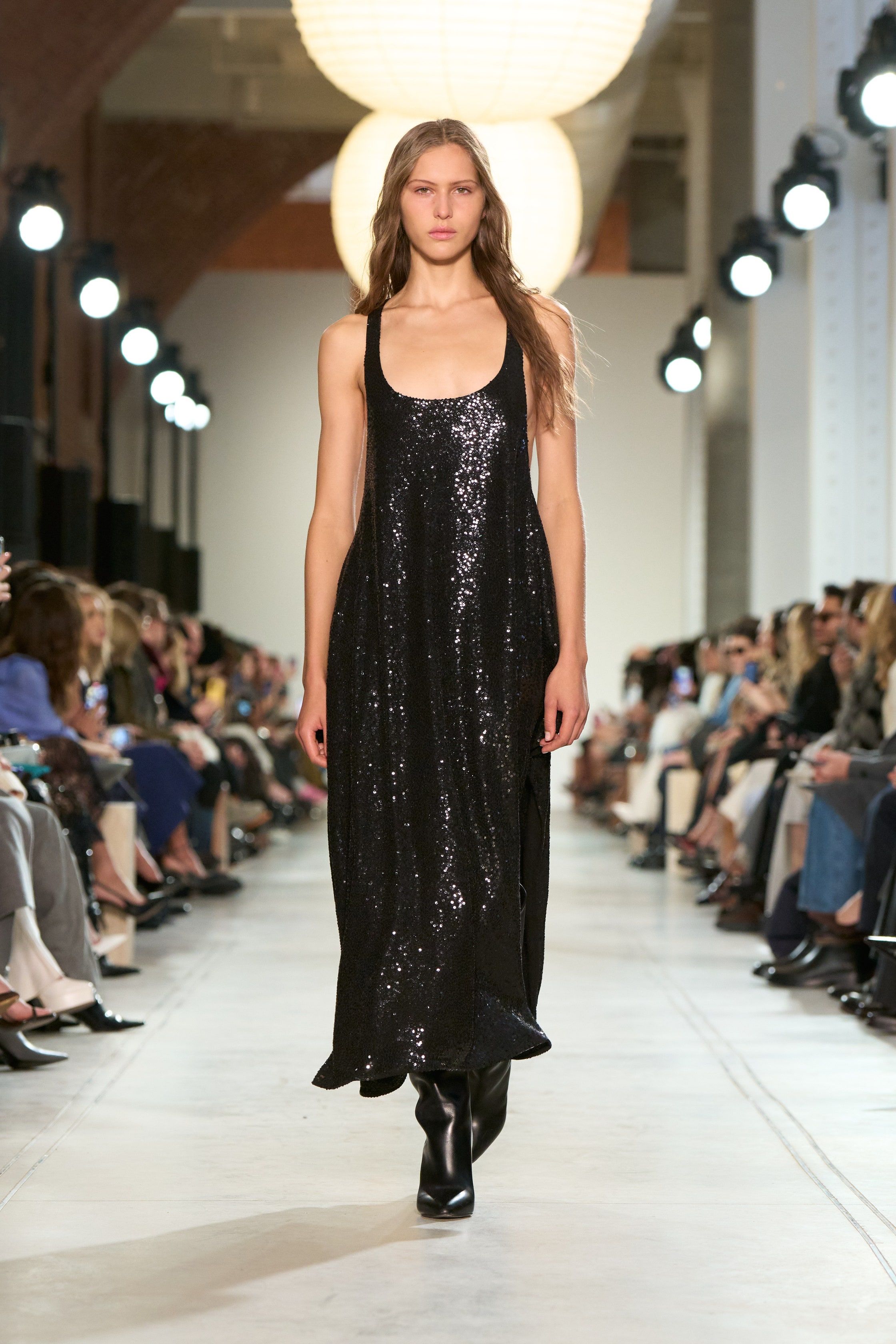 Moda Otoño-Invierno 2025: Fechas, diseñadores y todo lo que debes de ...