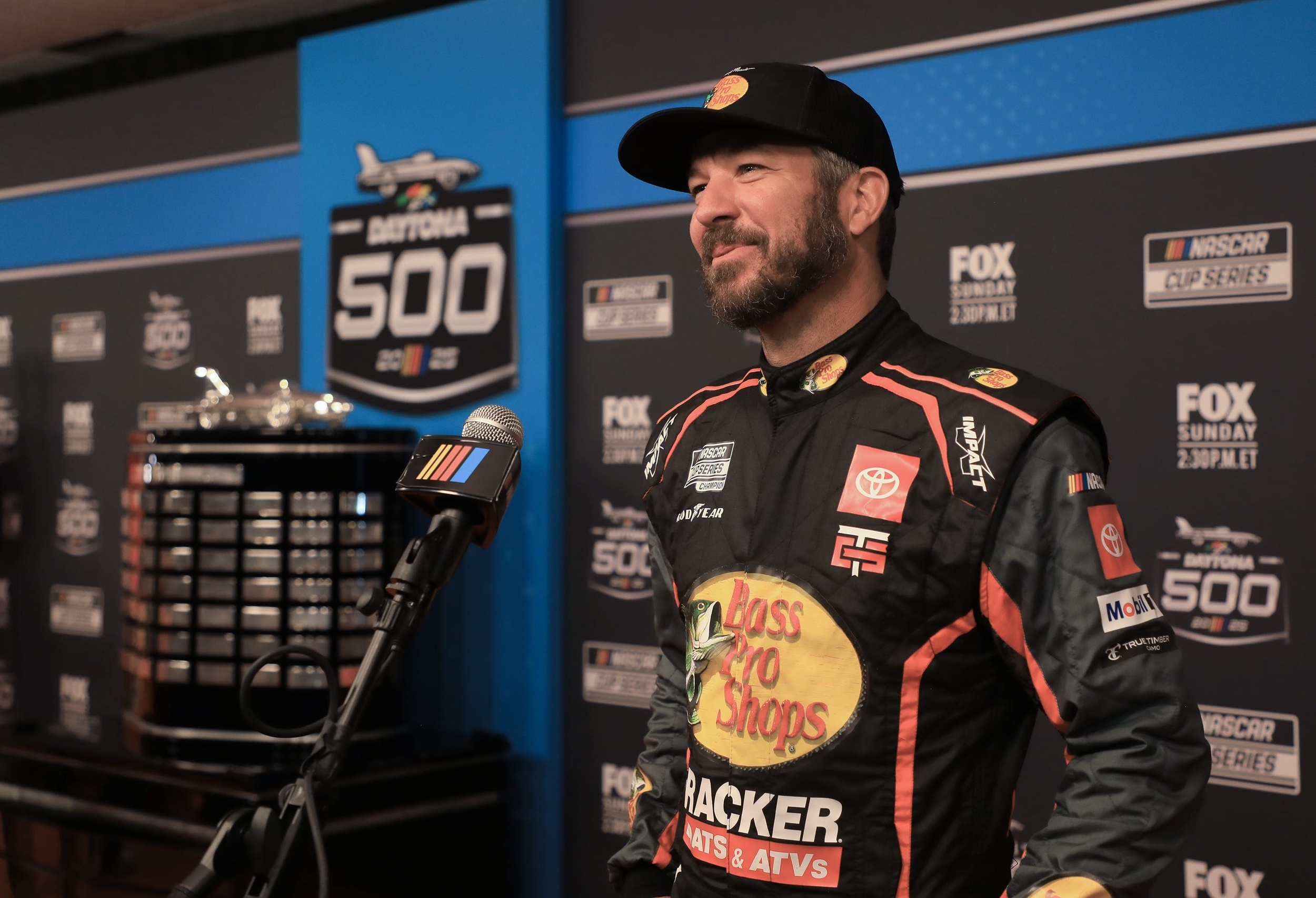 Martin Truex Jr., Jimmie Johnson lock themselves into Daytona 500 field