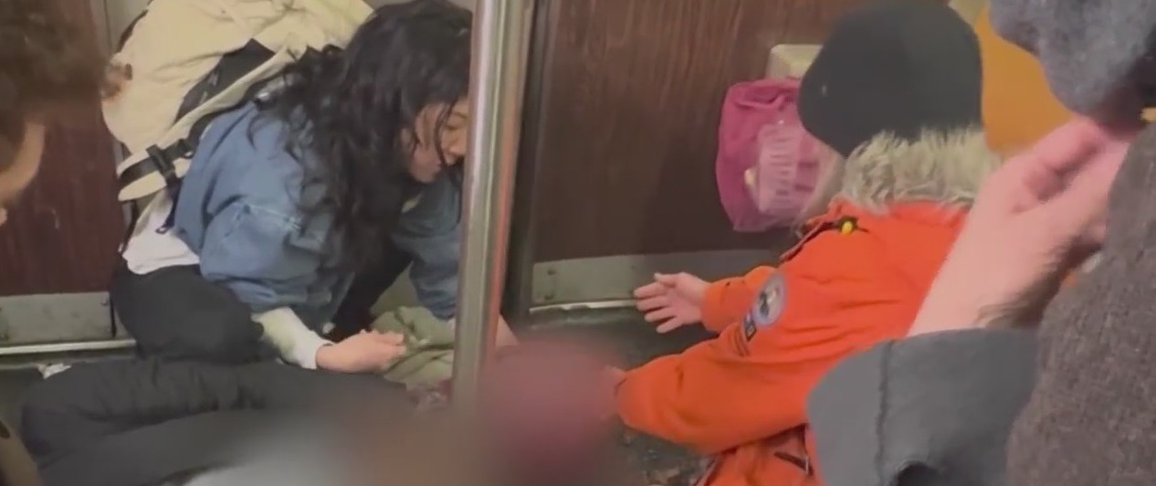 Woman gives birth to baby on NYC subway train