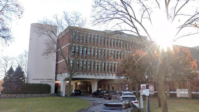 NYC high school teacher launches unhinged anti-Trump tirade at student ...