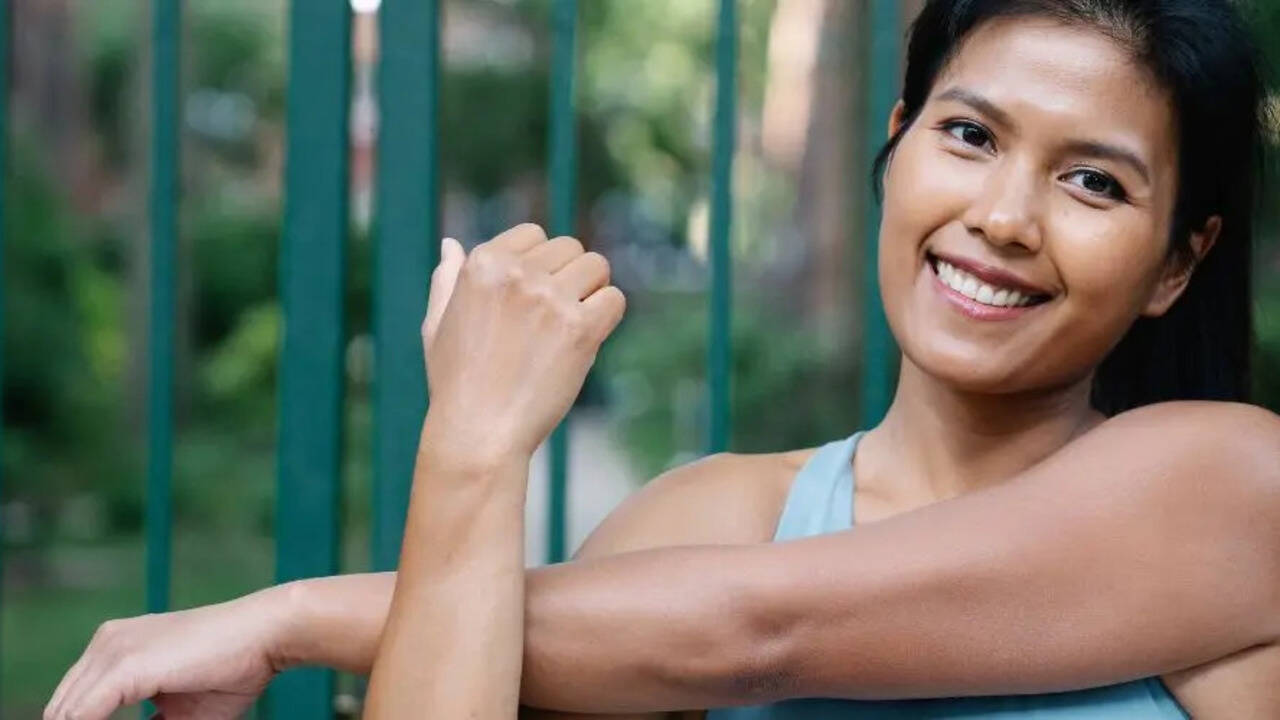 Fitness Enthusiast or Desk Worker? Try These 4 Easy Chest Stretches To ...