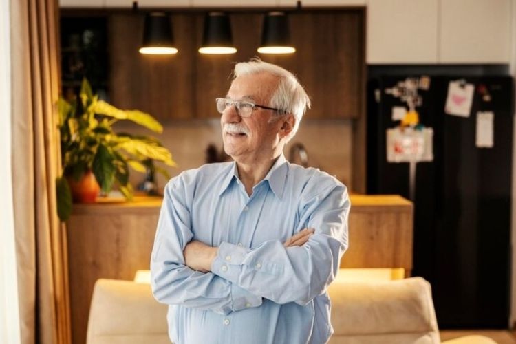 7 Kebiasaan Orang yang Makin Dihormati di Usia Tua Menurut Psikologi
