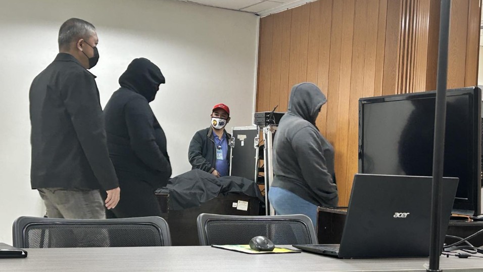 NBI rescues 2 Pinays from being couriers of African drug syndicate