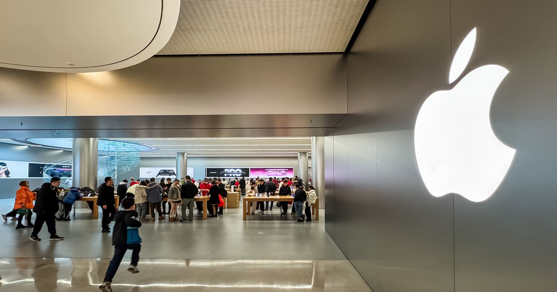 Apple will integrate Alibaba's AI into iPhones in China, Chairman Joe Tsai says