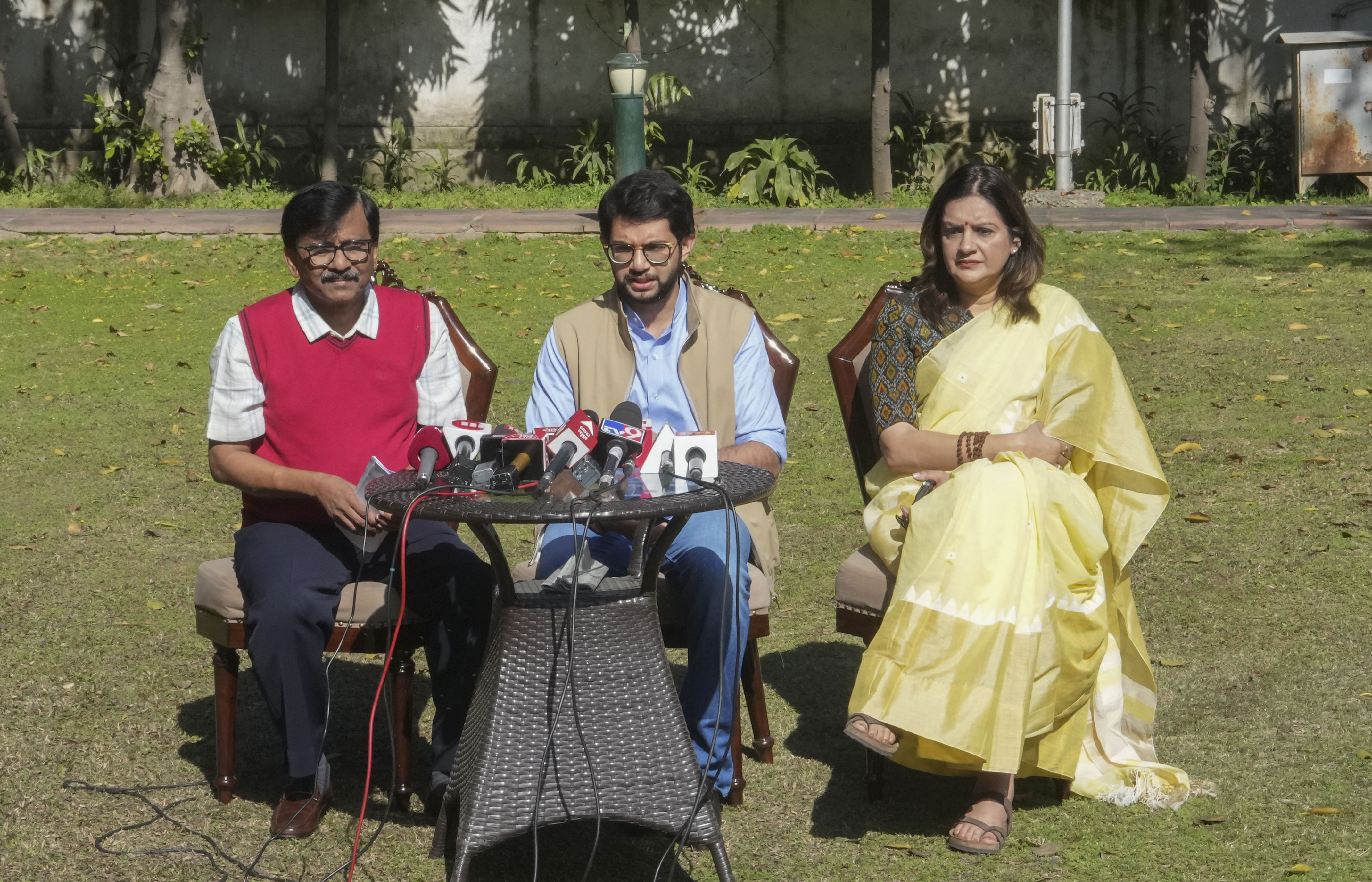 Govts come and go, friendships remain: Aditya Thackeray after meeting ...