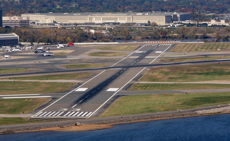 Pilots got 100 collision warnings for helicopters near National in past ...