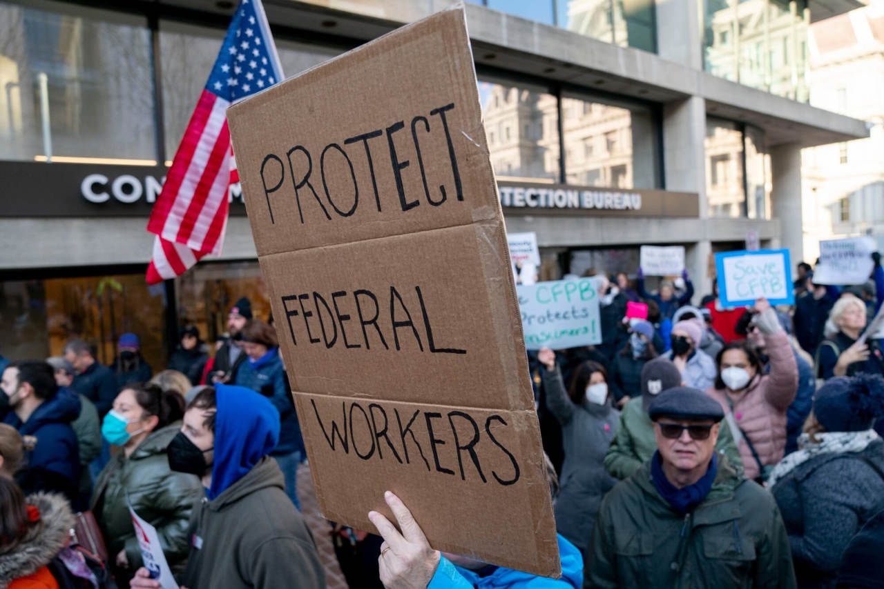 Trump Layoffs Push Federal Workers Into Tough Job Hunt