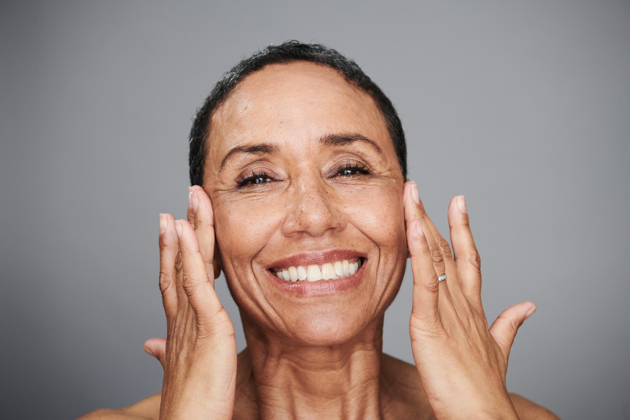 5 Ways to Tell If You're Aging Gracefully, According to Experts