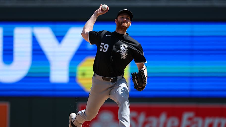 Former Chicago White Sox Reliever Signs Deal with Division Rivals