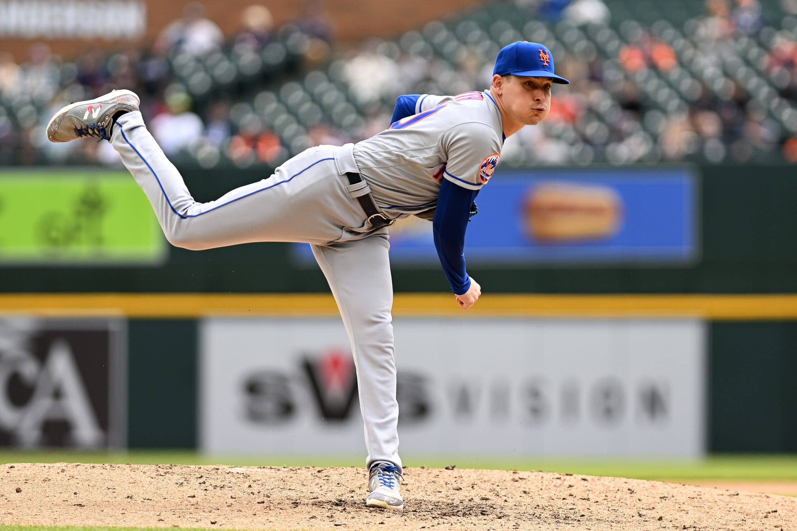 Mets agree to one-year contract with an option for 2026 with injured ...