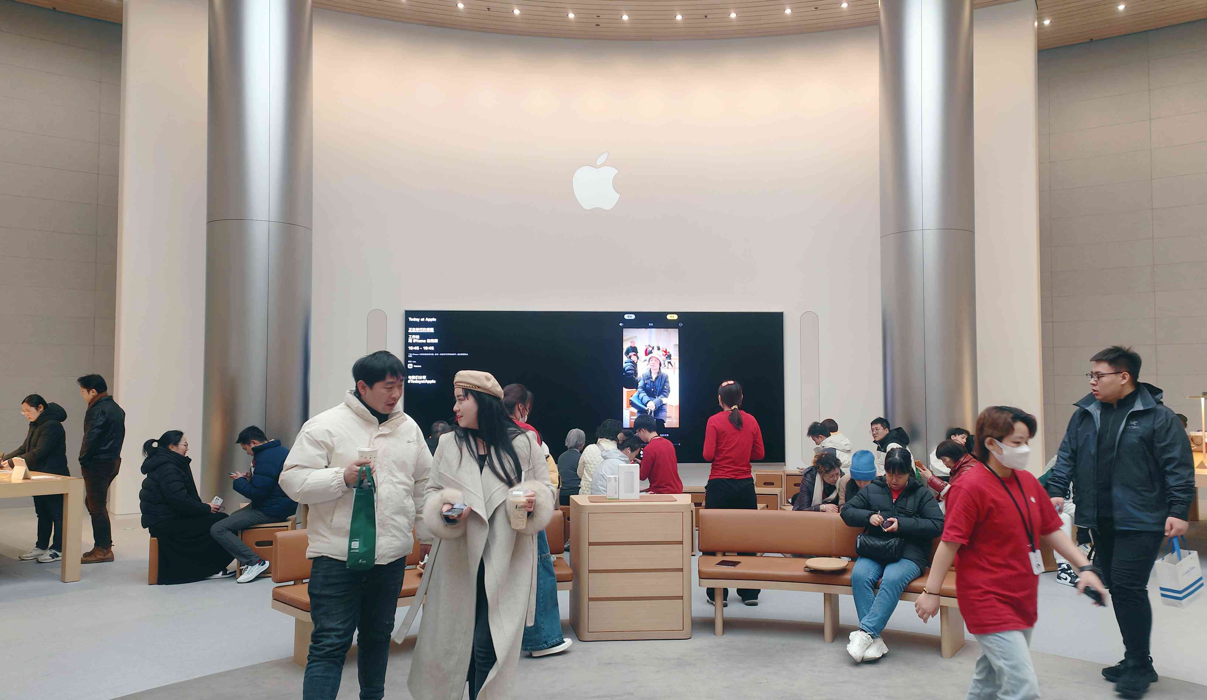 Alibaba Exec Confirms Its AI Will Power Apple's China iPhones