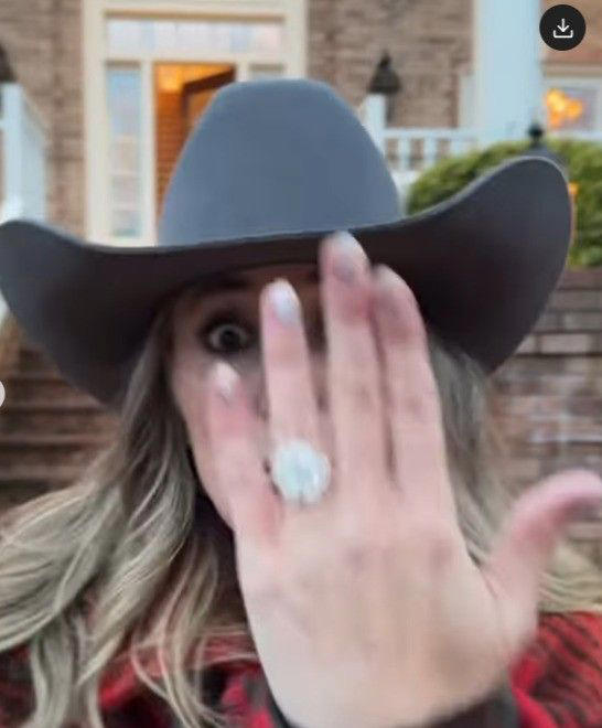 Lainey Wilson announces engagement with stunning $250k bespoke diamond ring