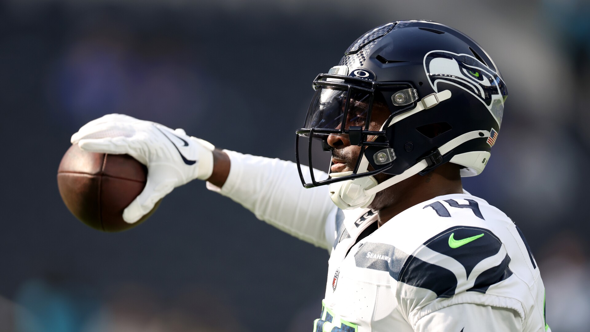 Steelers announce DK Metcalf trade, say he'll wear No. 4