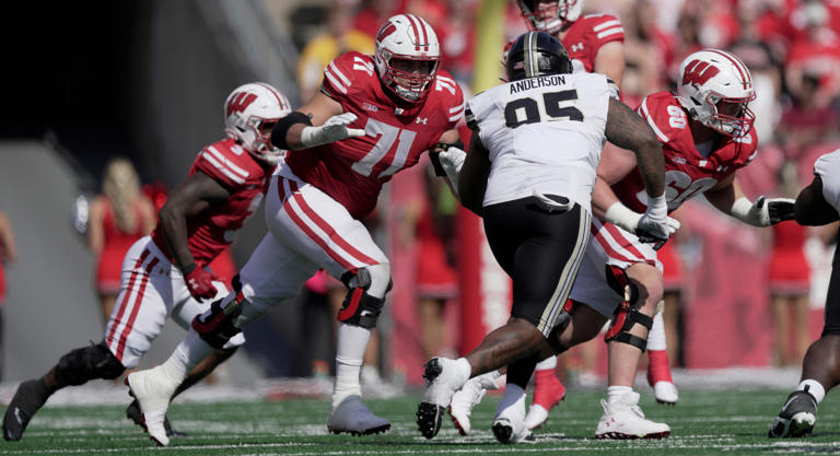 PFF: Wisconsin Badger among top offensive tackles in college football ...
