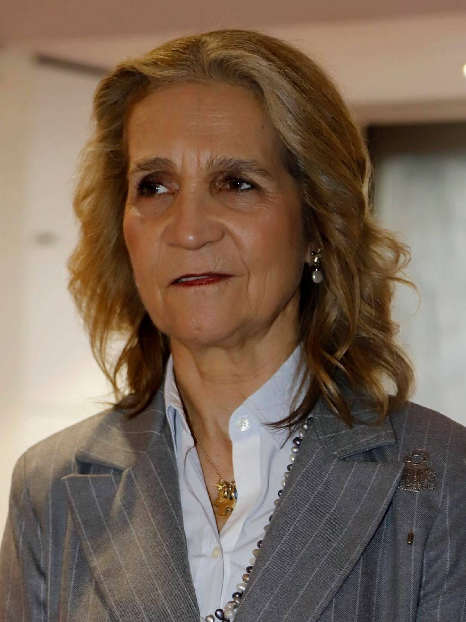 El nuevo look de la infanta Elena: melena old money, bucles y volumen