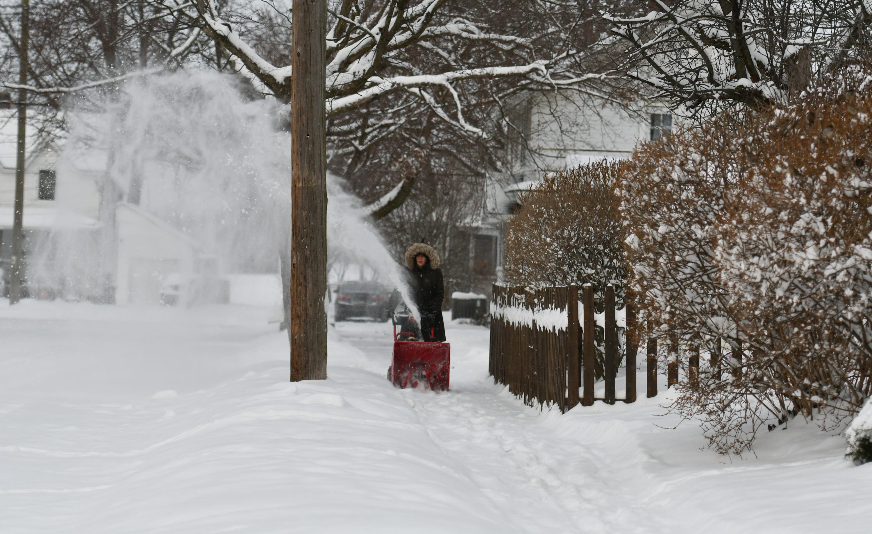 Here we go again: As much as 6 inches of snow forecast into weekend ...