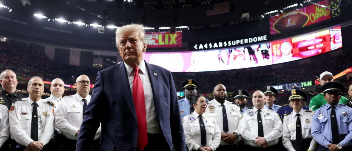 FACT CHECK: Image Of Fan Appearing To Flip Off Trump Is From Iowa State ...