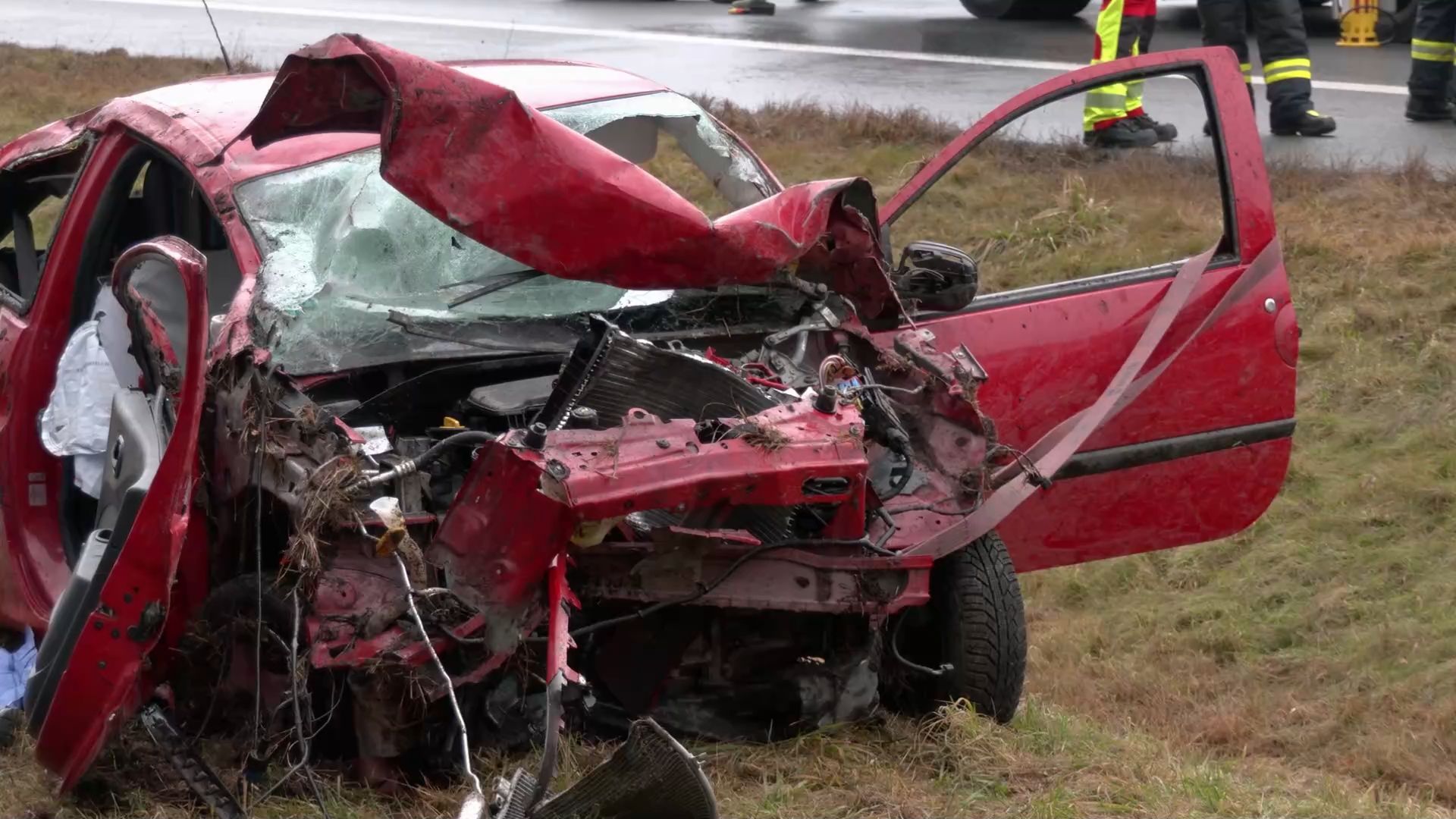 Tote bei schwerem Unfall auf der A3: Beifahrerin stirbt bei Crash