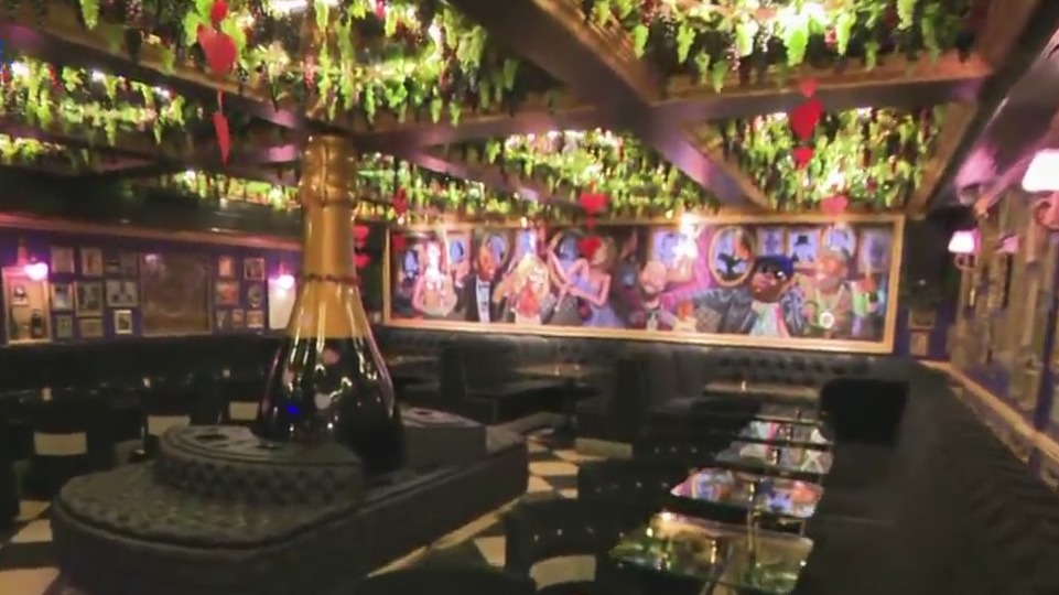 PIX11's Ben Aaron visits Champagne Problems speakeasy