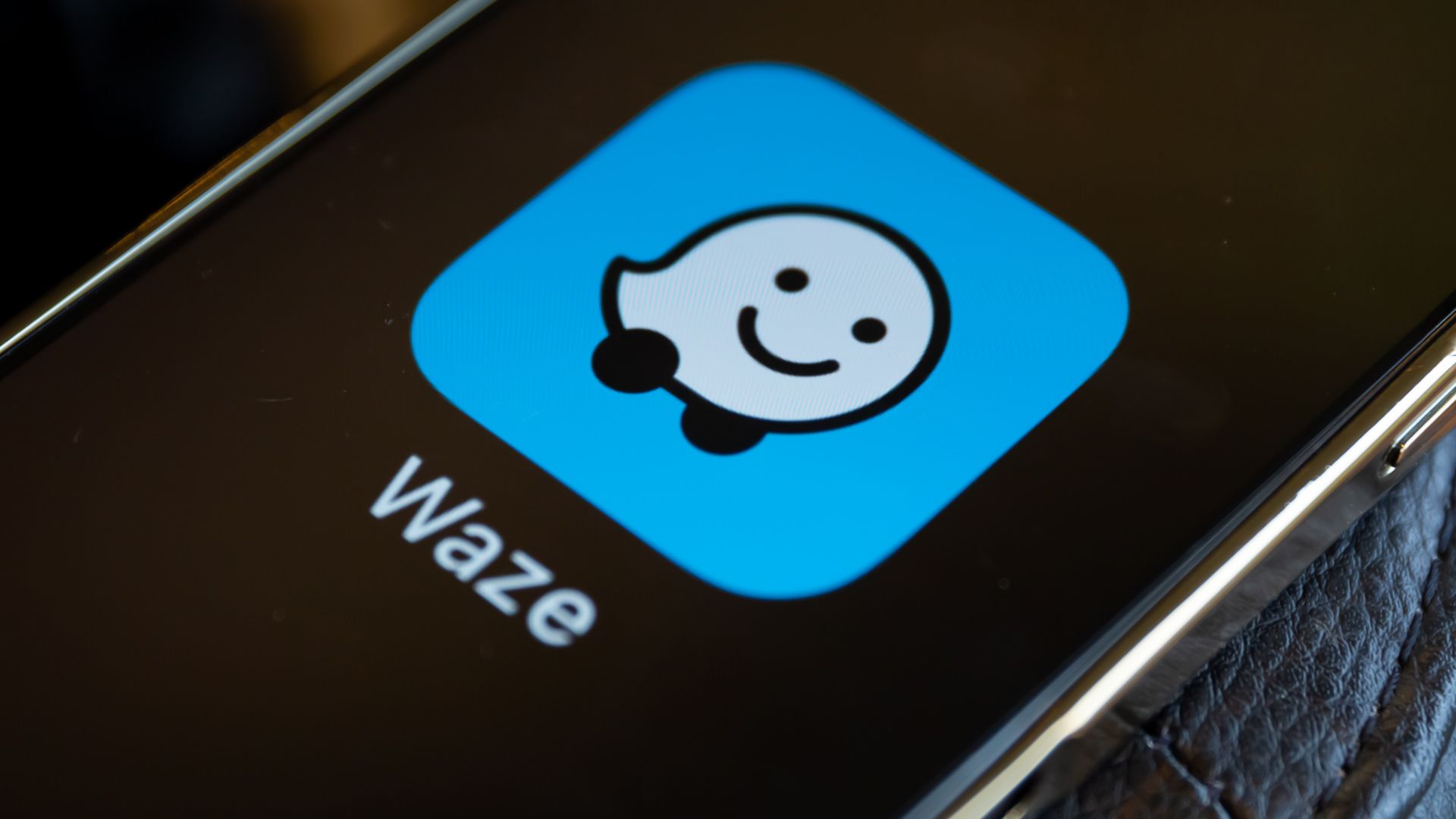 Apple CarPlay gets a great free update for Waze users