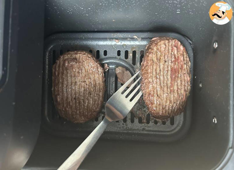 Comment cuire un steak haché au air fryer?