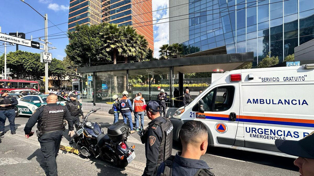 Policías de CdMx frustran asalto en Insurgentes Sur y abaten a ... Policías de CdMx frustran asalto en Insurgentes Sur y abaten a ...