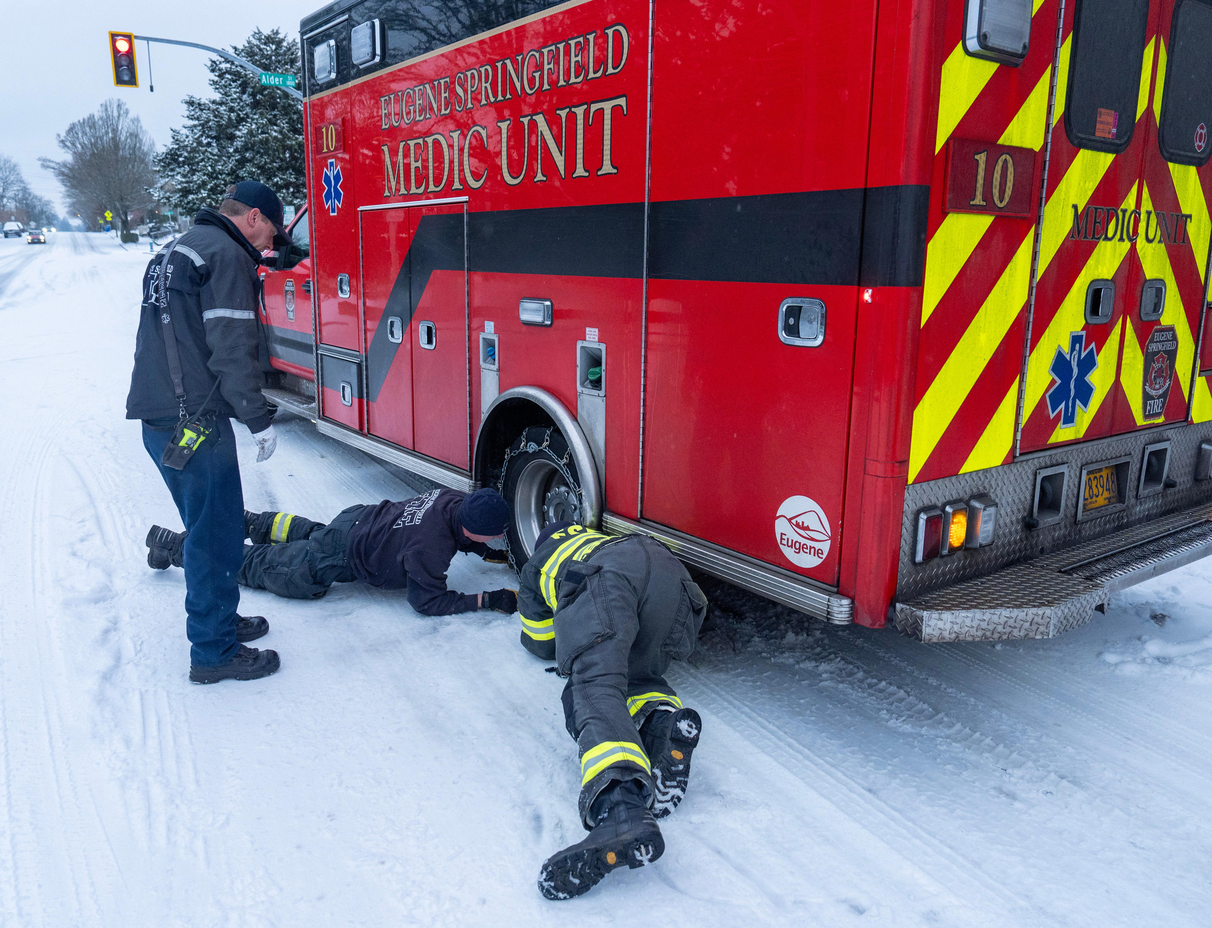 Oregon winter storm: School closures, road conditions, power outages