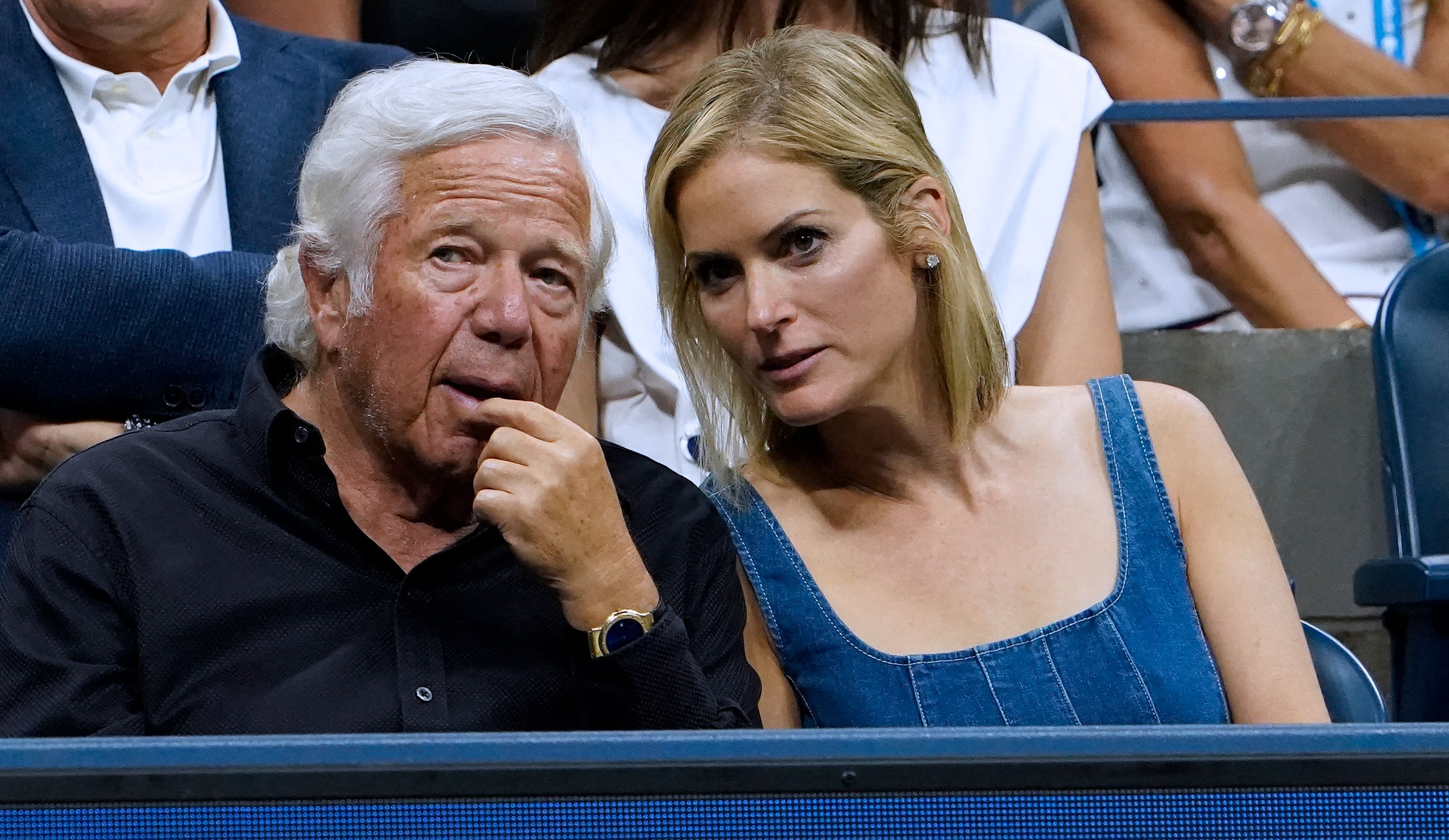 Patriots owner Robert Kraft among VIPs at Paul McCartney club show in ...