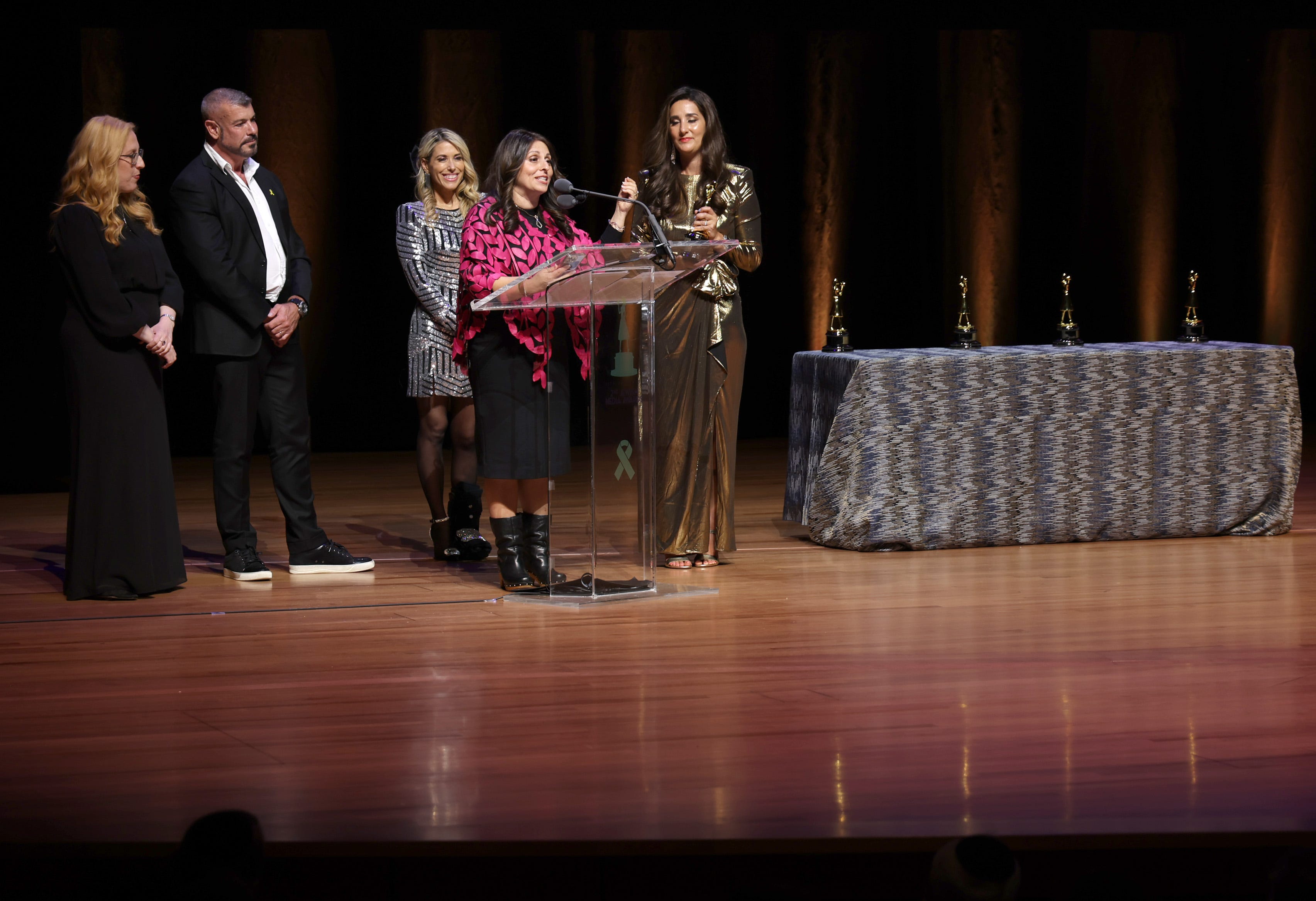 Philly matchmaking star celebrates new book with signing at the ...