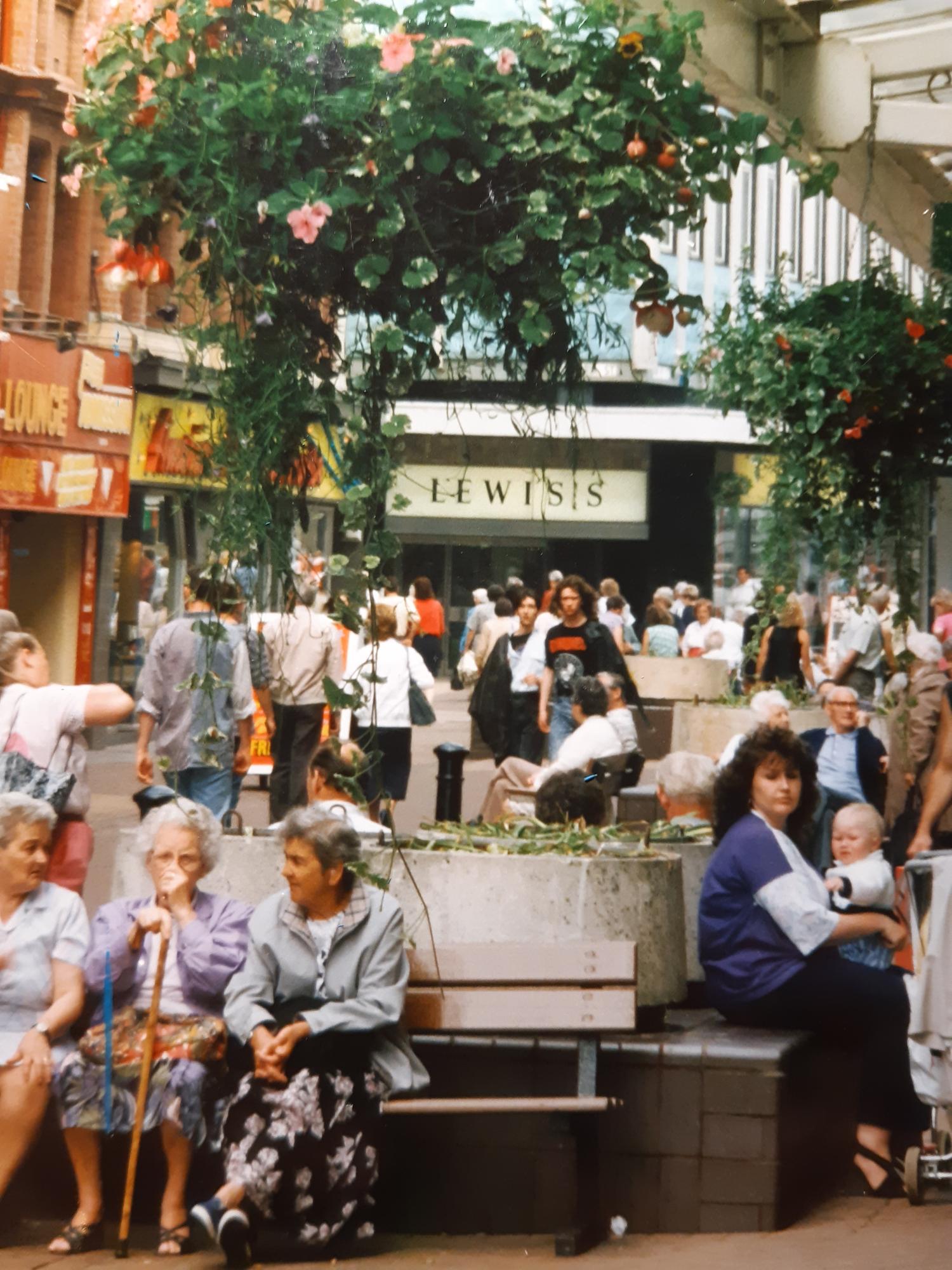 19 iconic photos transporting you back to 1990s Blackpool and a lost ...